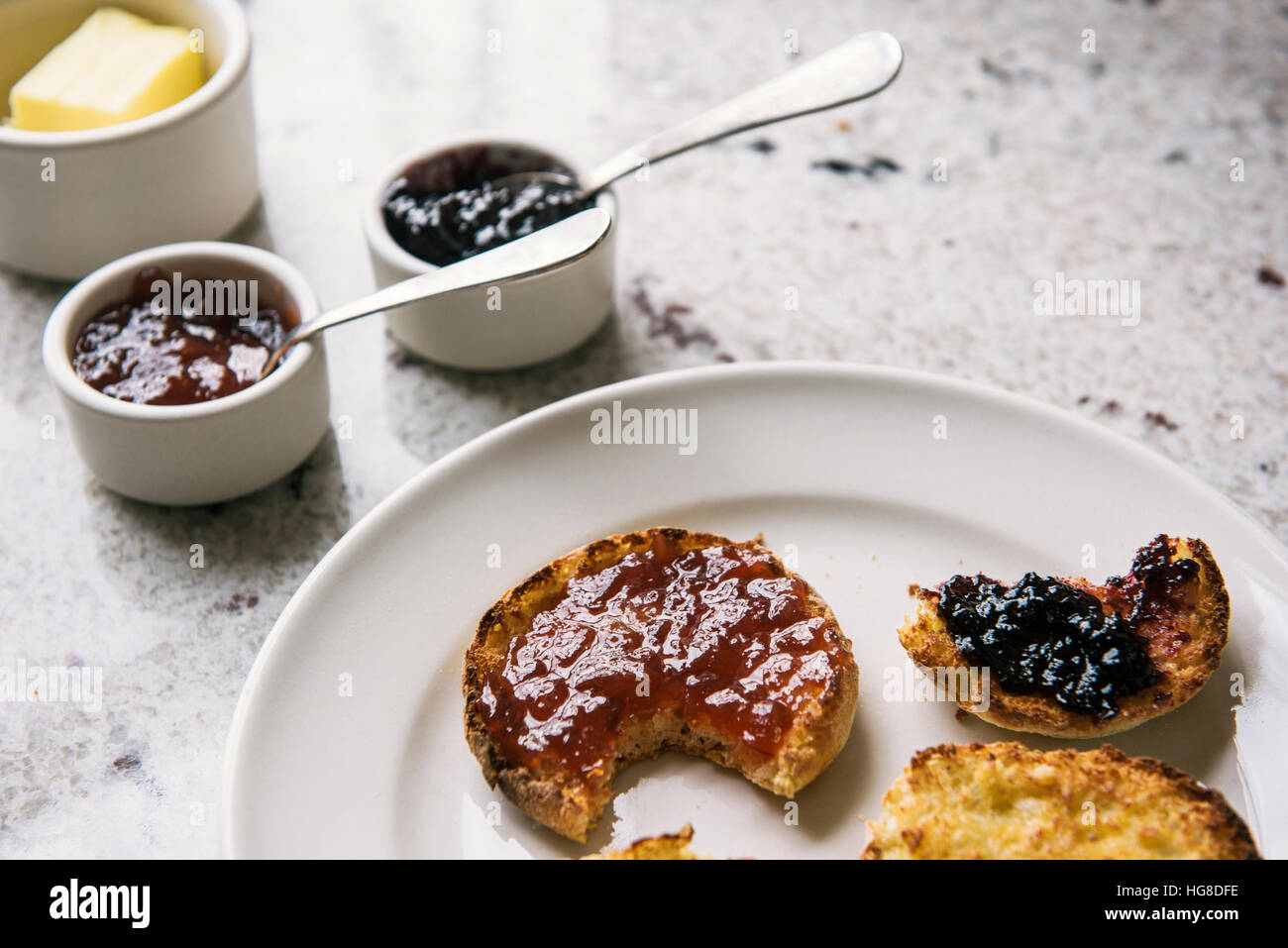 Spread plate hi-res stock photography and images - Alamy