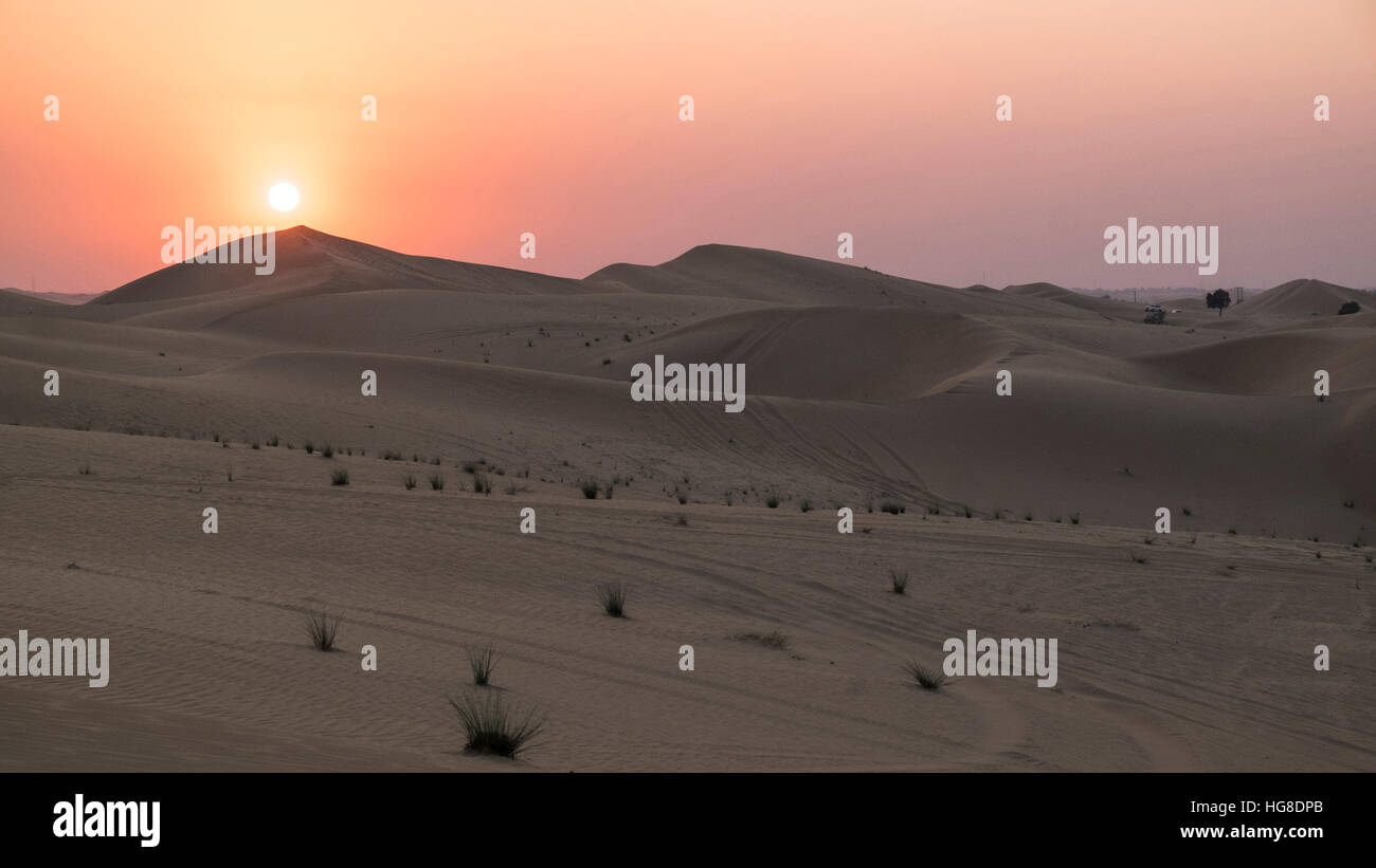Desert sunset dramatic hi-res stock photography and images - Alamy