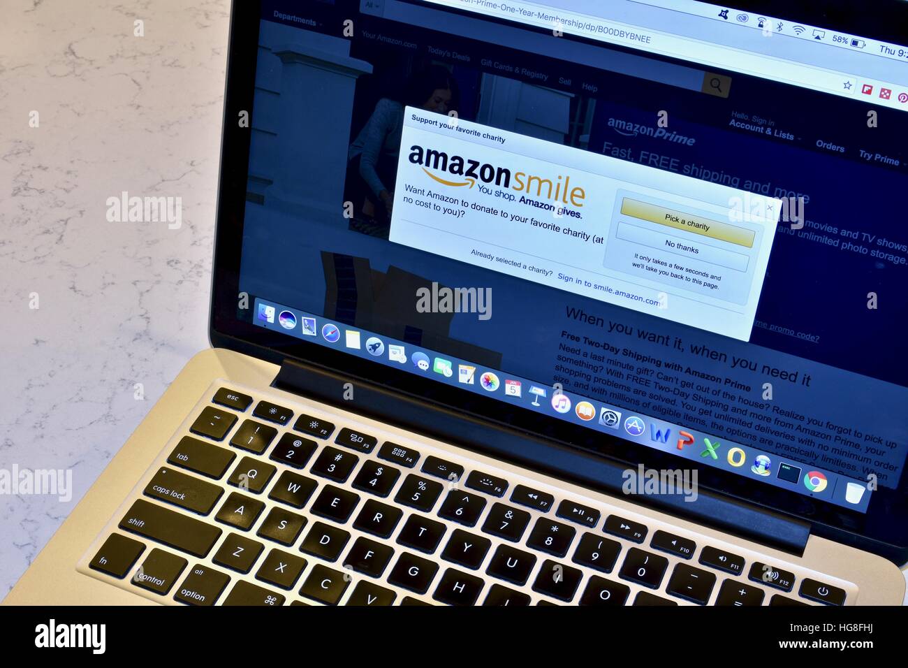 Amazon website hi-res stock photography and images - Alamy