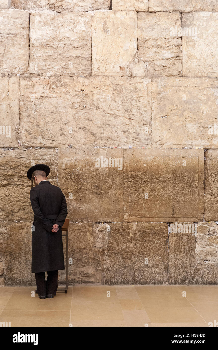 Israel, Jerusalem, orthodox man praying at the western wall Stock Photo ...