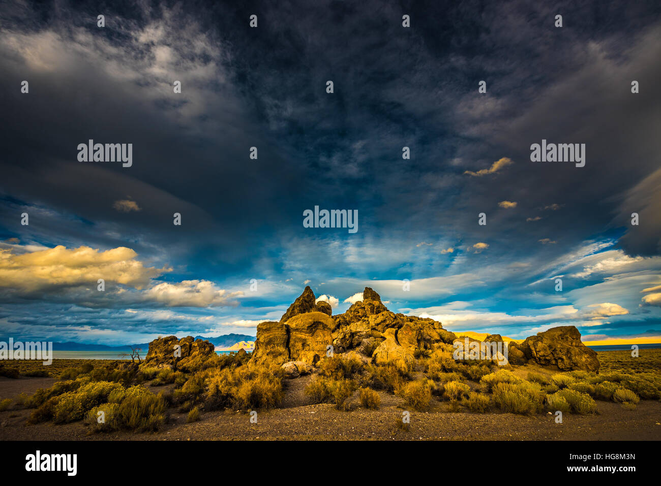 Pyramid lake nevada rock hi-res stock photography and images - Alamy