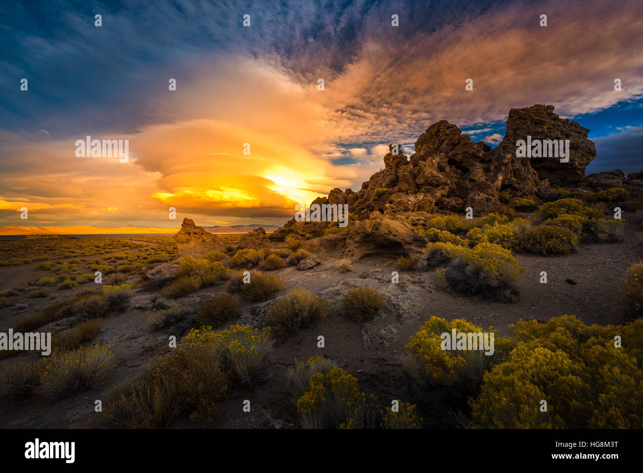 Beautiful Rock Formations at Sunset Pyramid Lake Nevada Stock Photo - Alamy