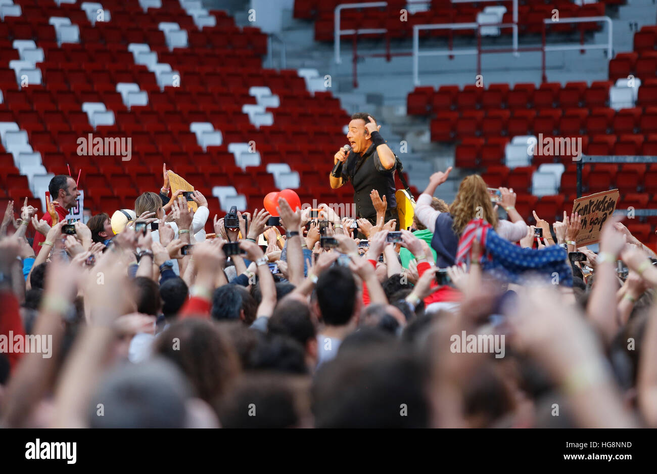 Bruce springsteen fans hi-res stock photography and images - Alamy