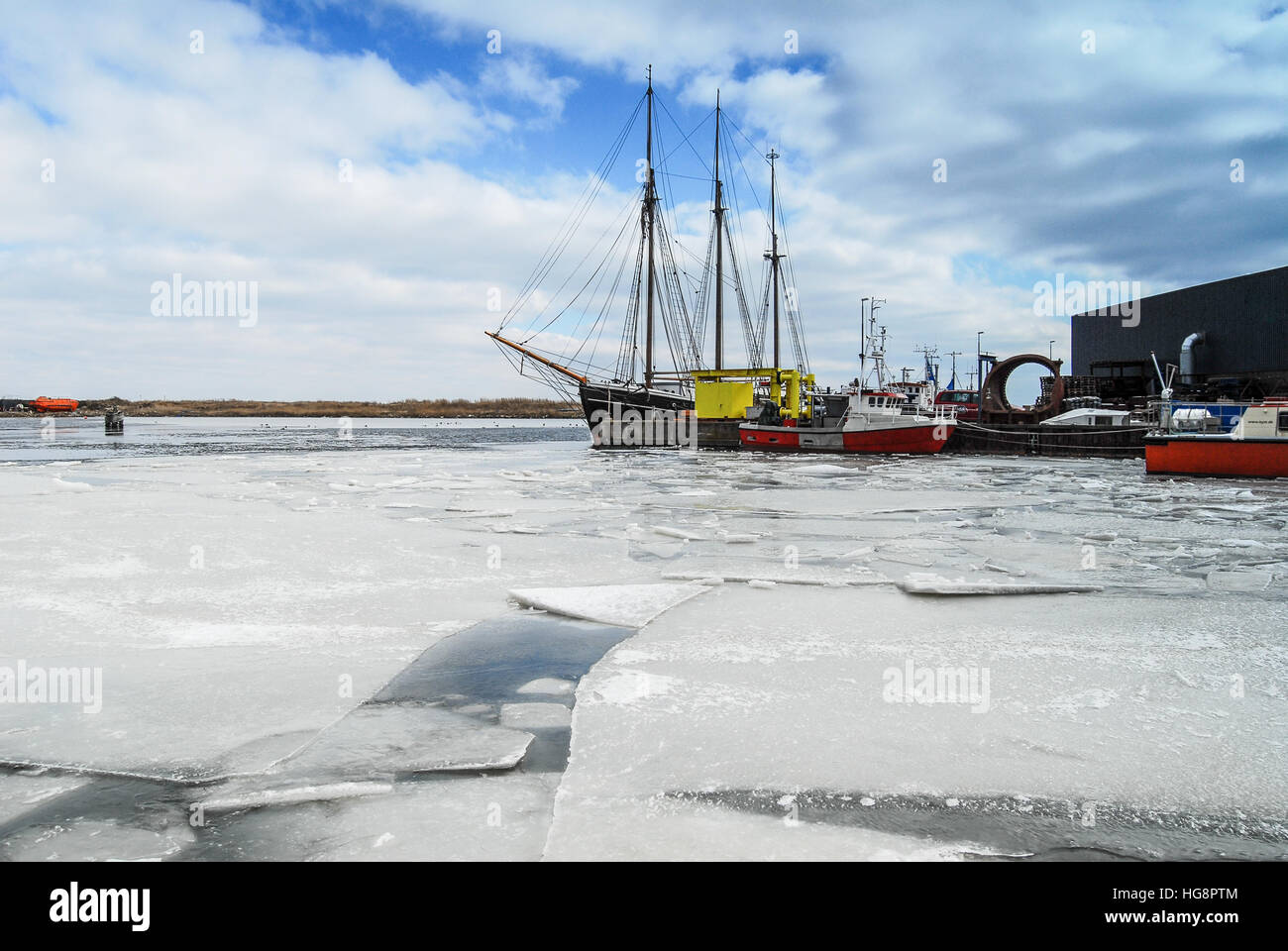 Harbor and ships in the winter with frozen water Stock Photo - Alamy