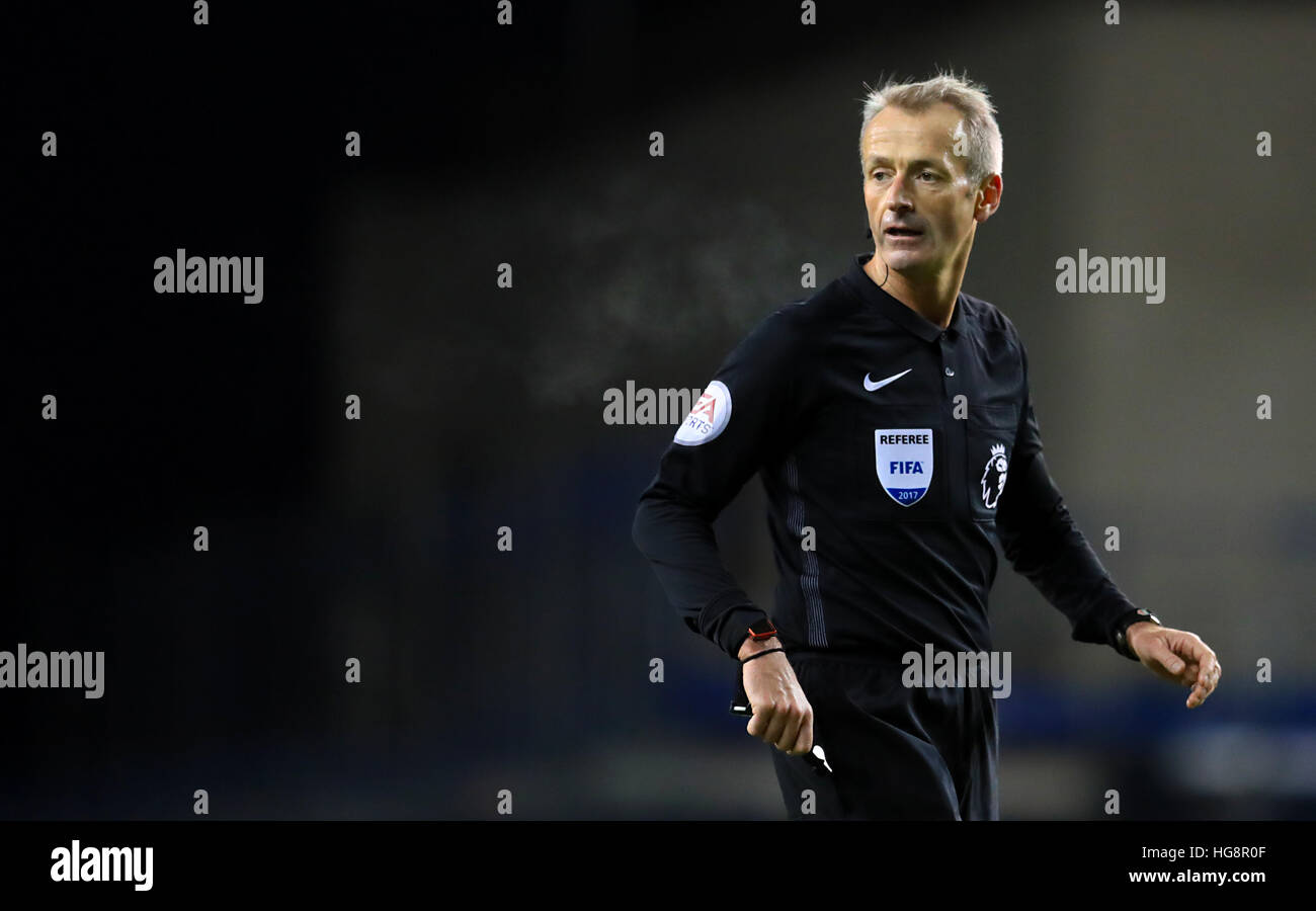 Referee Martin Atkinson Stock Photo - Alamy