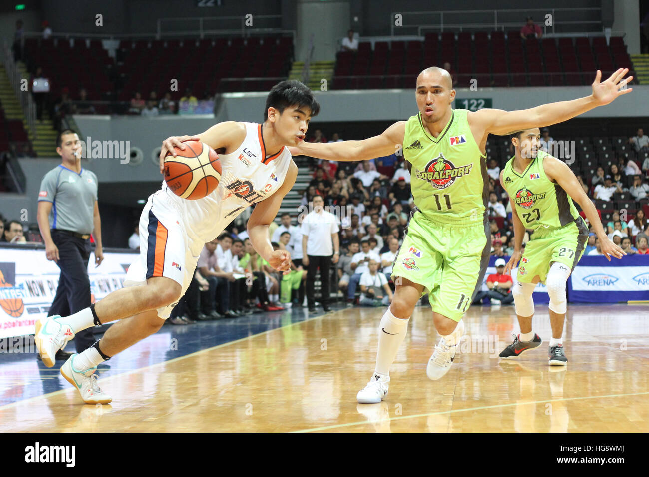 Pasay City, Philippines. 06th Jan, 2017. Jonathan Grey of Meralco ...