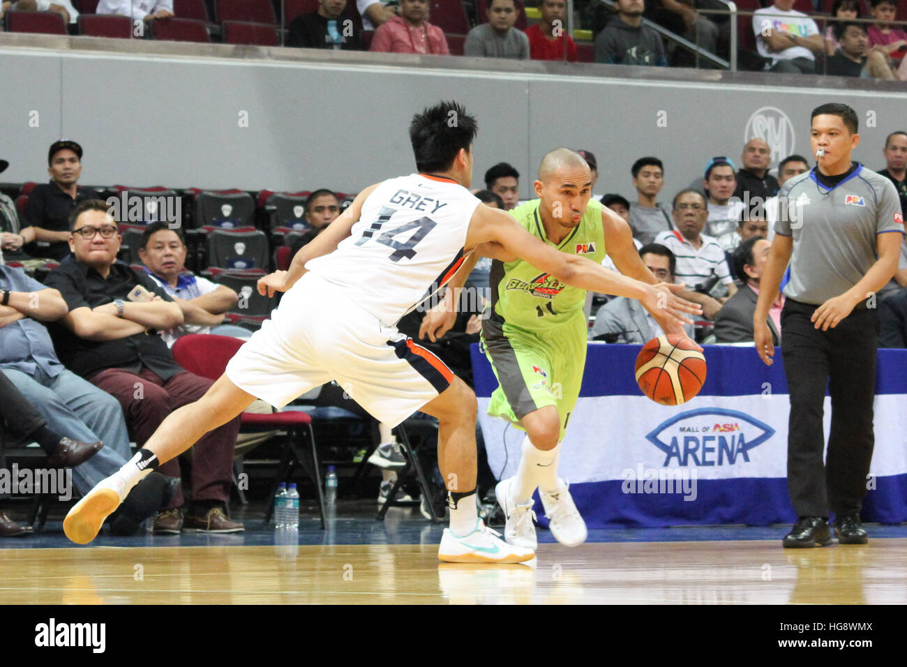 Pasay City, Philippines. 06th Jan, 2017. Mike Cortez of Globalport gets ...