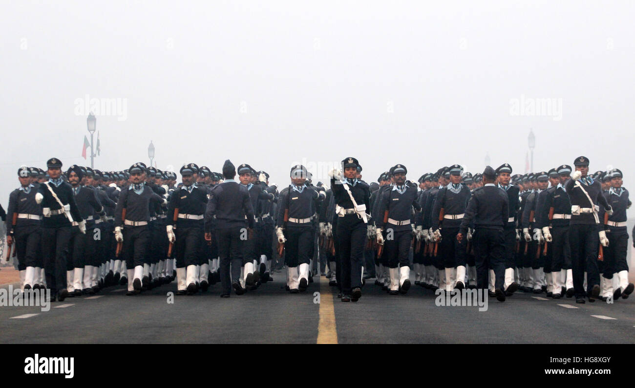 Delhi, India. 06th Jan, 2017. Indian Presidential Guards arrive during ...