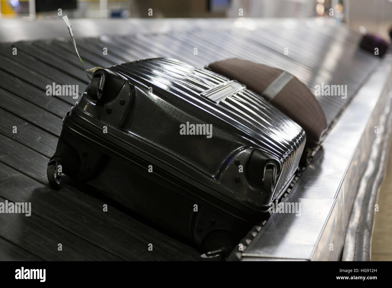 Passengers wait baggage carousel luggage hi-res stock photography and ...