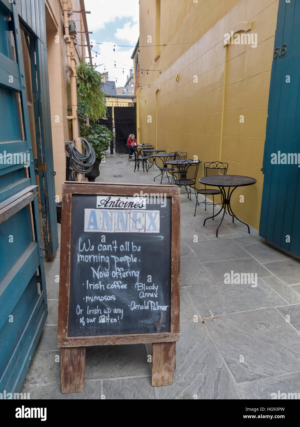 Blackboard sign shop hi-res stock photography and images - Alamy