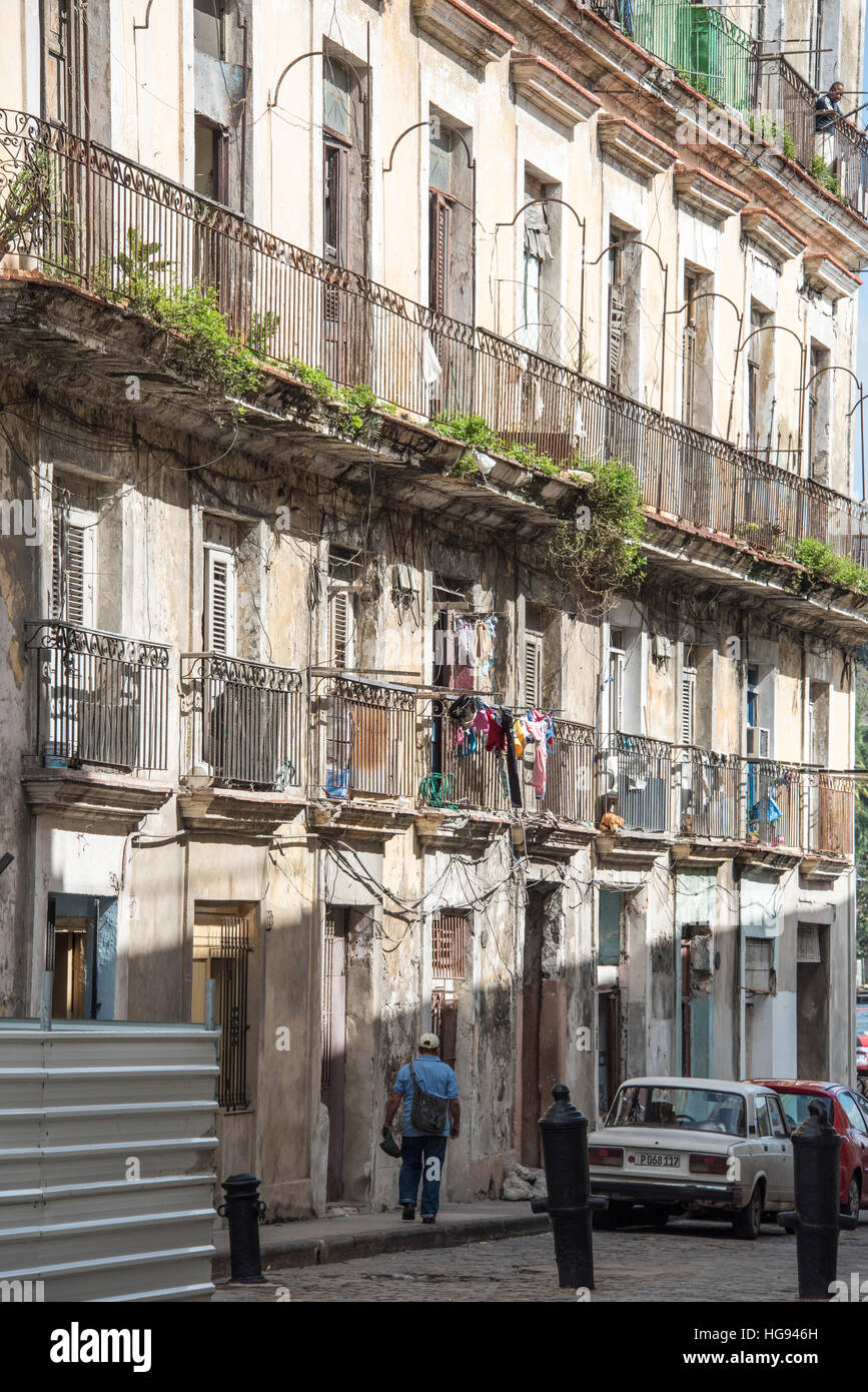 Cuban slum hi-res stock photography and images - Alamy