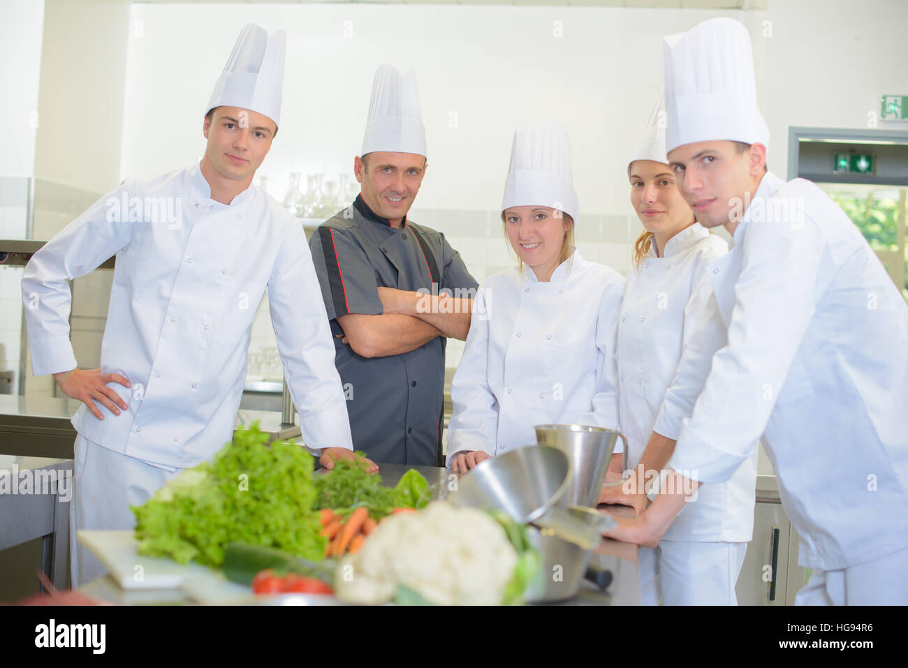 Middle school cooking class hi-res stock photography and images - Alamy
