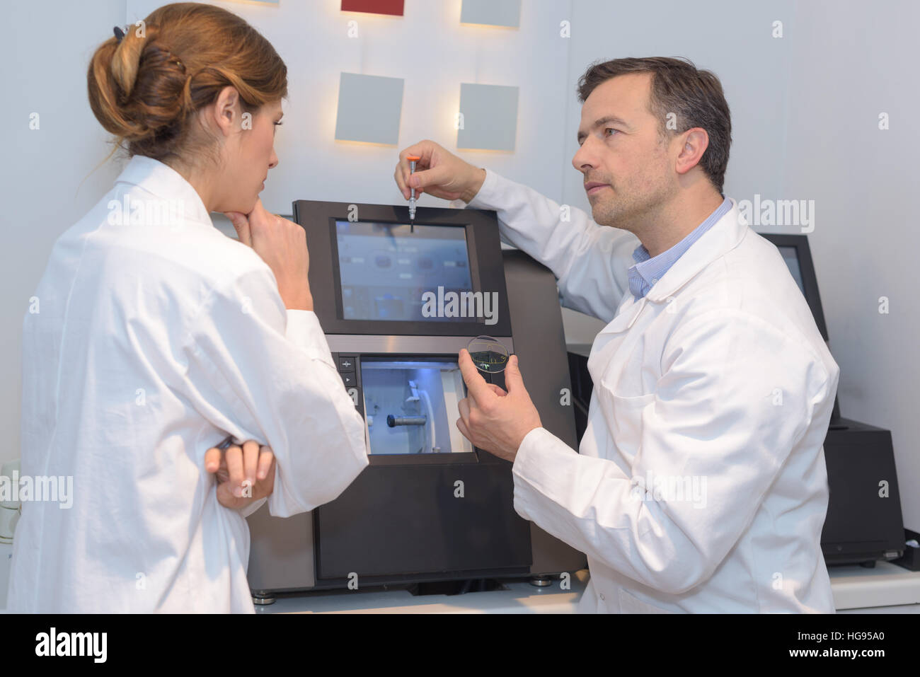 Techinicians hi-res stock photography and images - Alamy