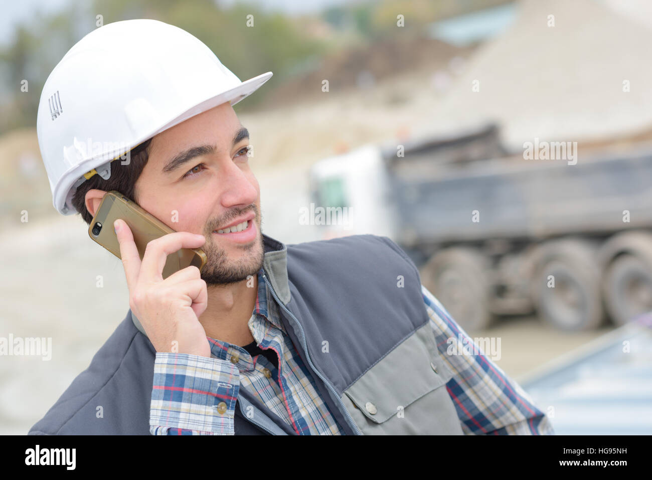 Construction worker using cell phone Stock Photo - Alamy