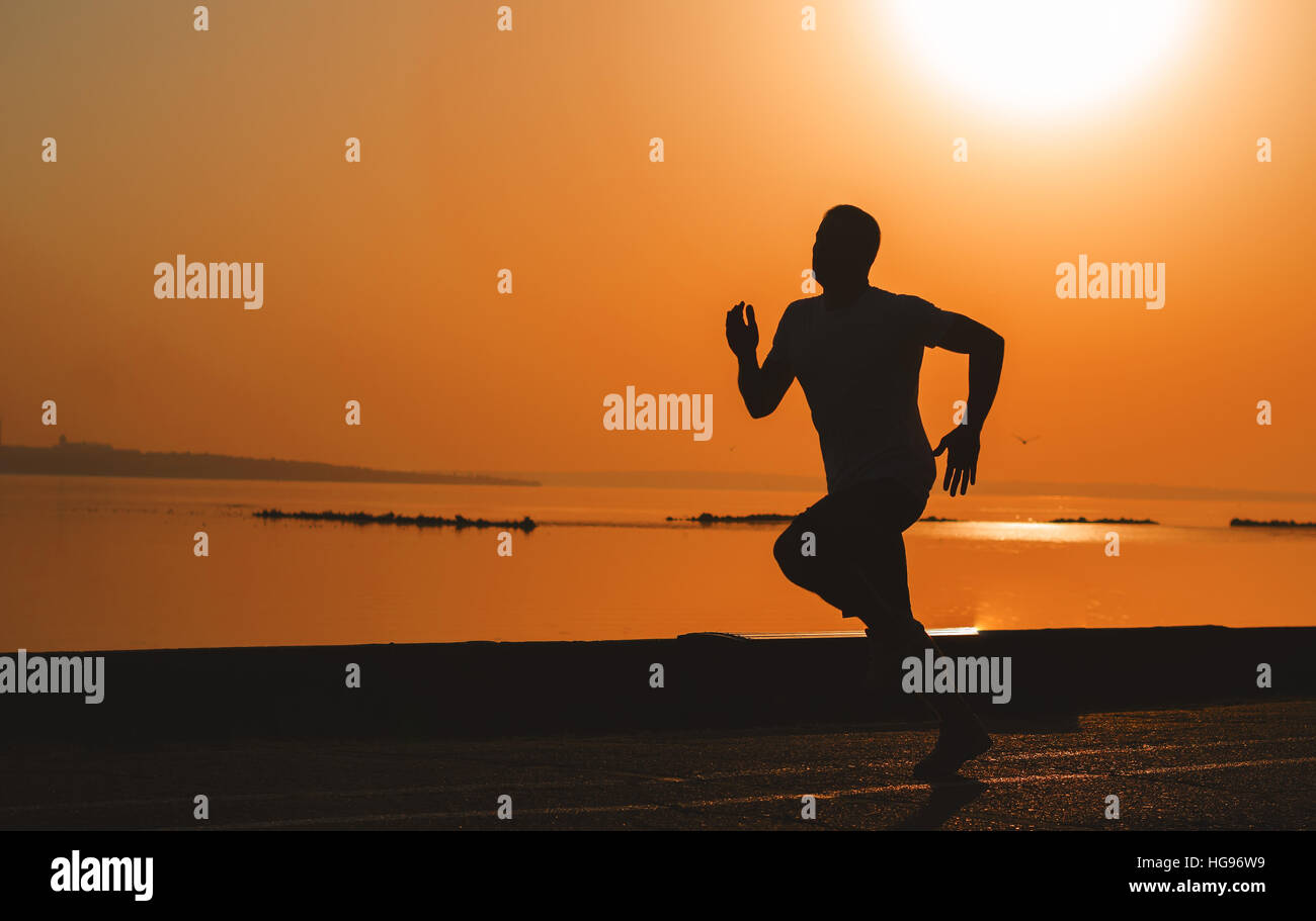 Man running silhouette hi-res stock photography and images - Alamy