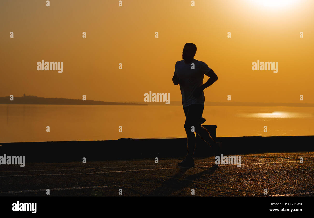 Man running silhouette hi-res stock photography and images - Alamy