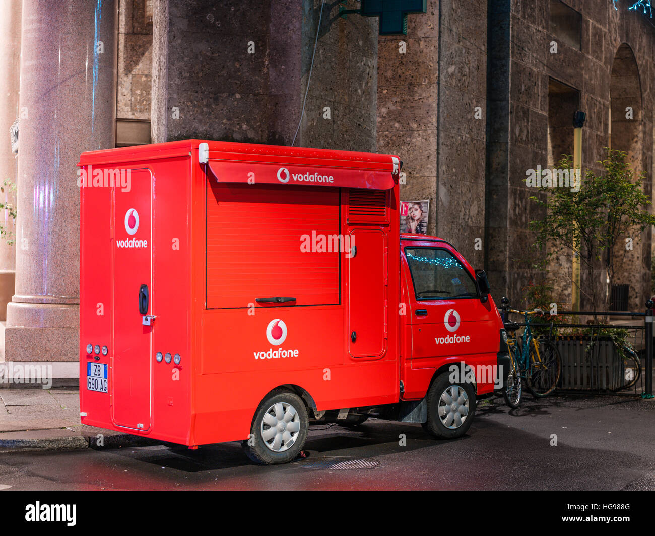 Vodafone advertisement mobile hi-res stock photography and images - Alamy