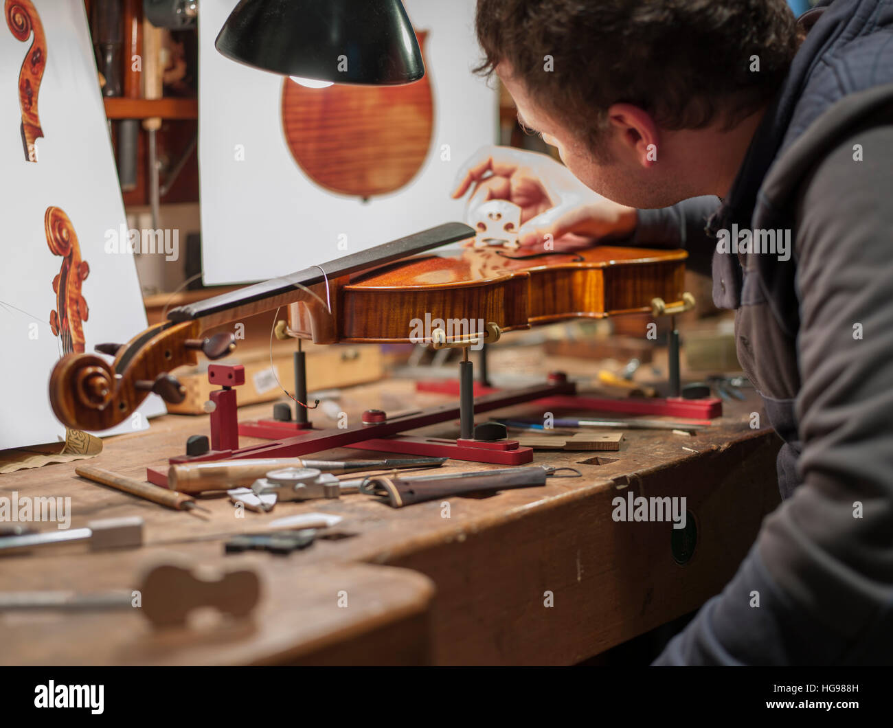 Master Luthier Vladimiro Cubanzi at work in his laboratory in Cremona ...