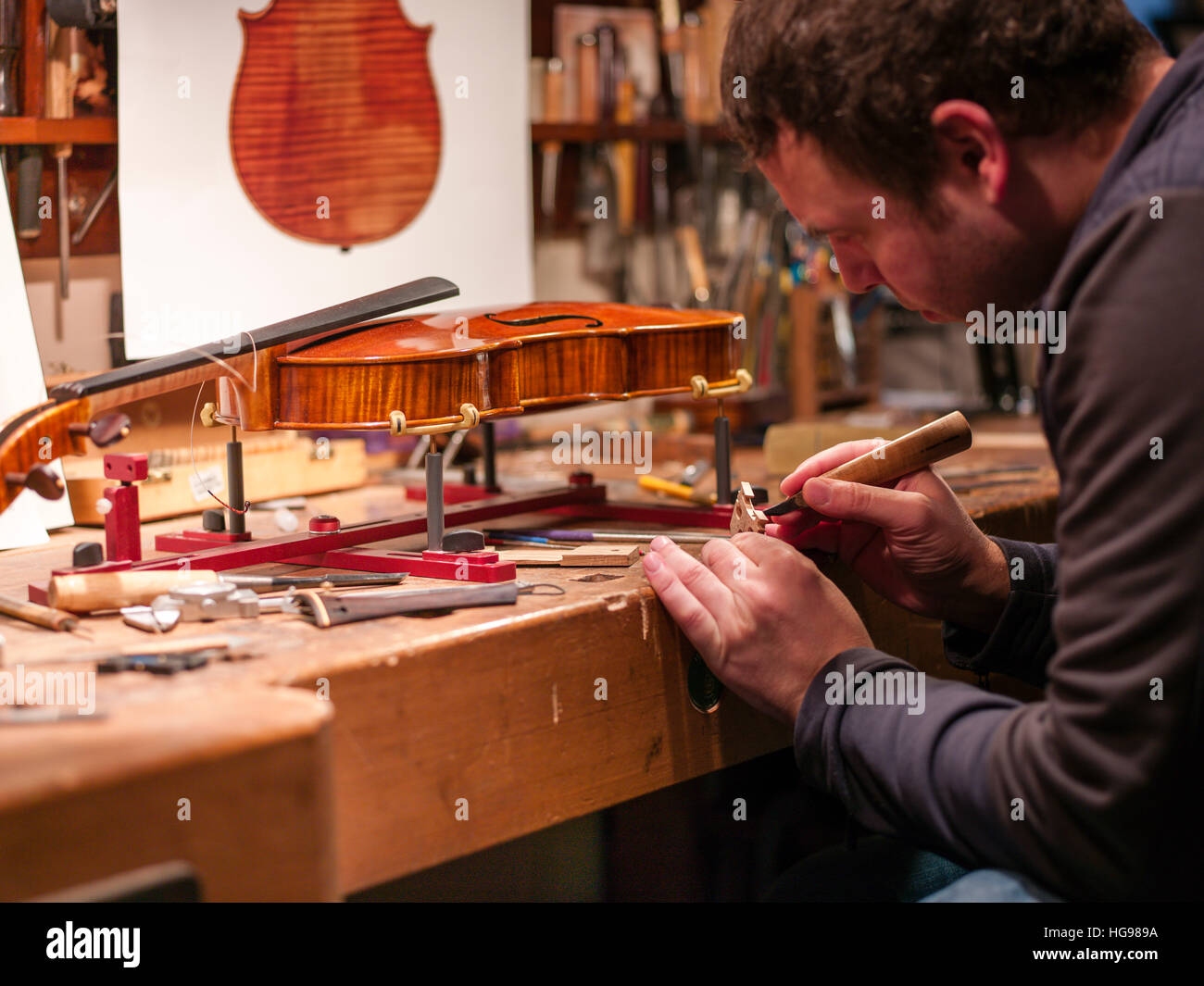 Luthiers working hi-res stock photography and images - Alamy