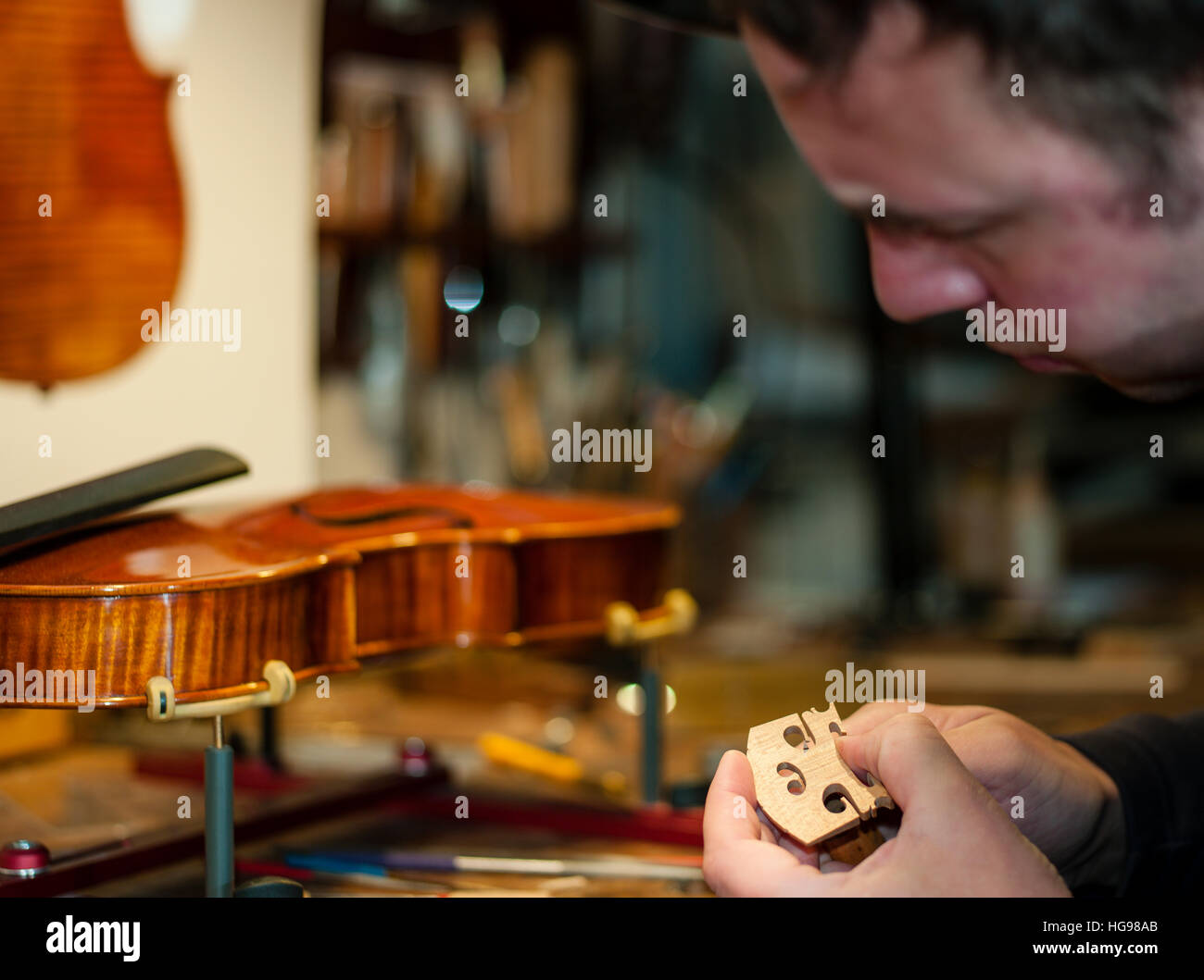 Master Luthier Vladimiro Cubanzi at work in his laboratory in Cremona ...