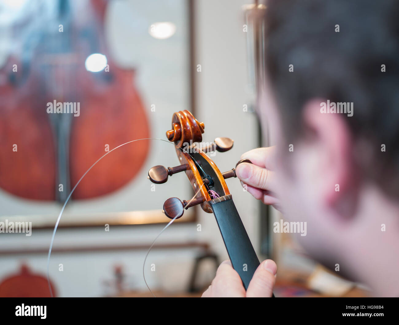 Master Luthier Vladimiro Cubanzi at work in his laboratory in Cremona ...