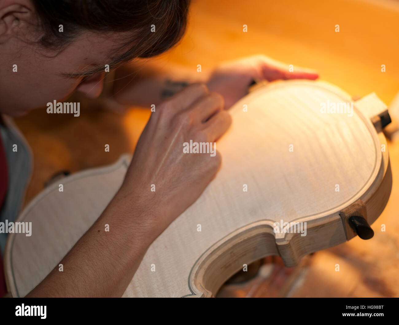 Master Luthier at work, Cremona, Italy Stock Photo - Alamy