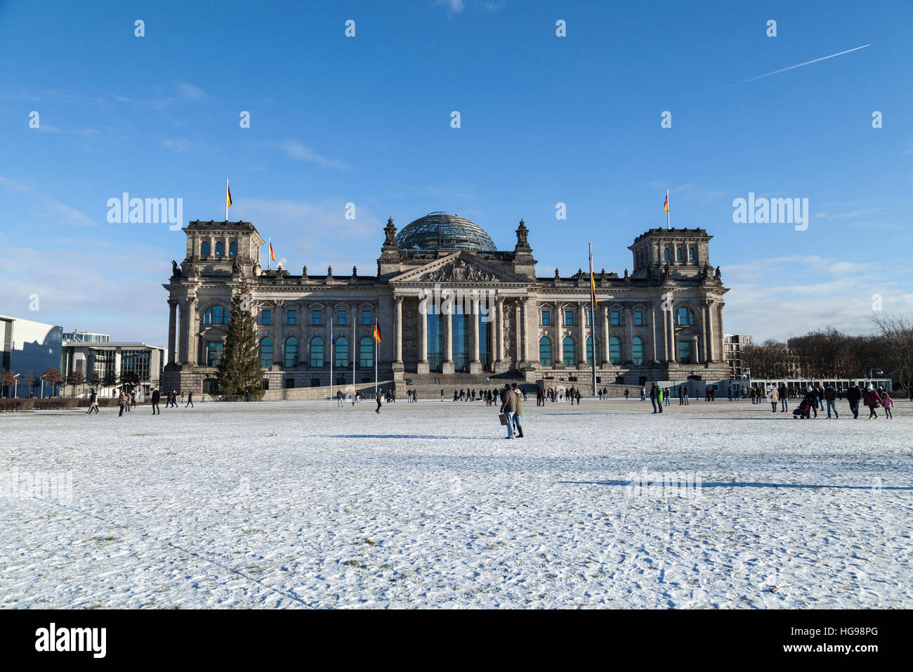 Snow in berlin hi-res stock photography and images - Alamy