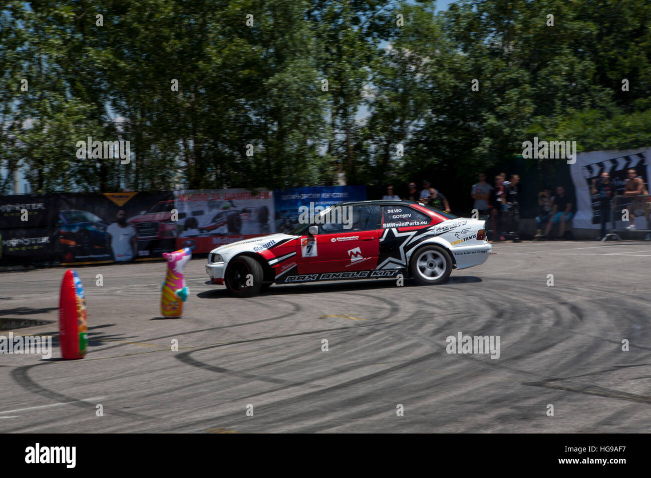 Skid controlled drift hi-res stock photography and images - Alamy