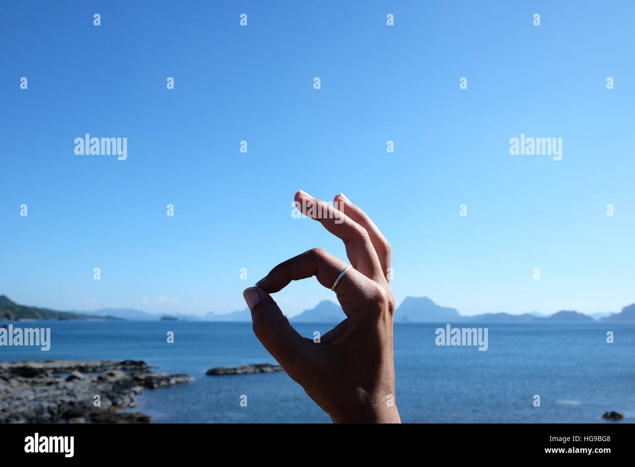 Hand signok hi-res stock photography and images - Alamy