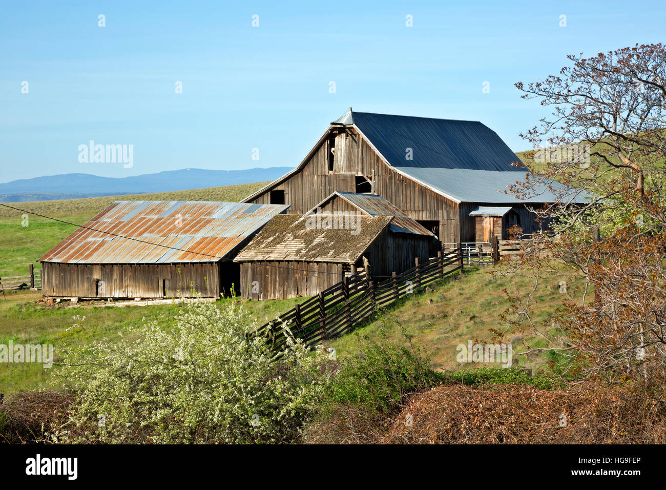 Old outbuildings hi-res stock photography and images - Alamy