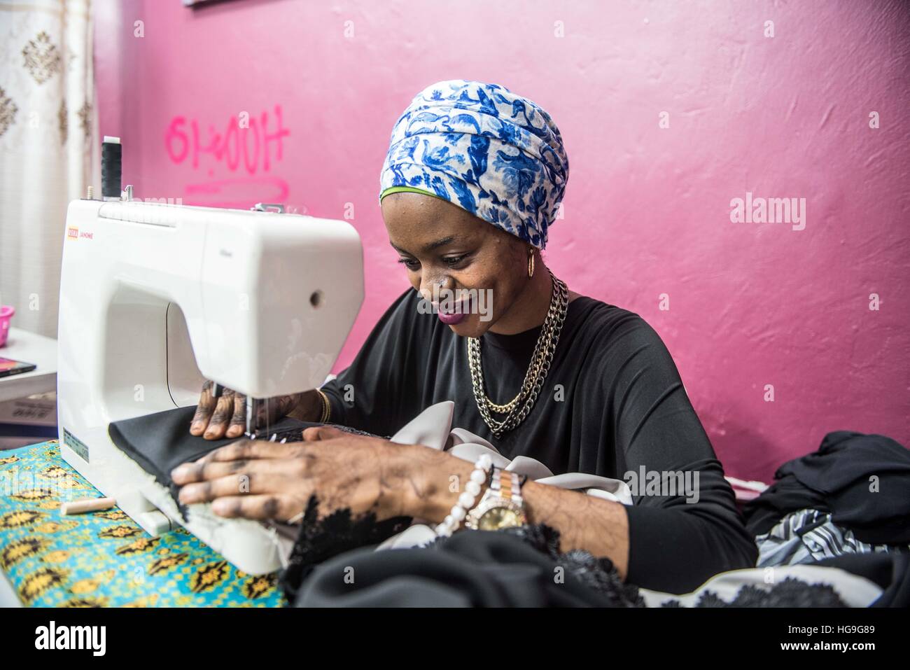 Islamic fashion hi-res stock photography and images - Alamy