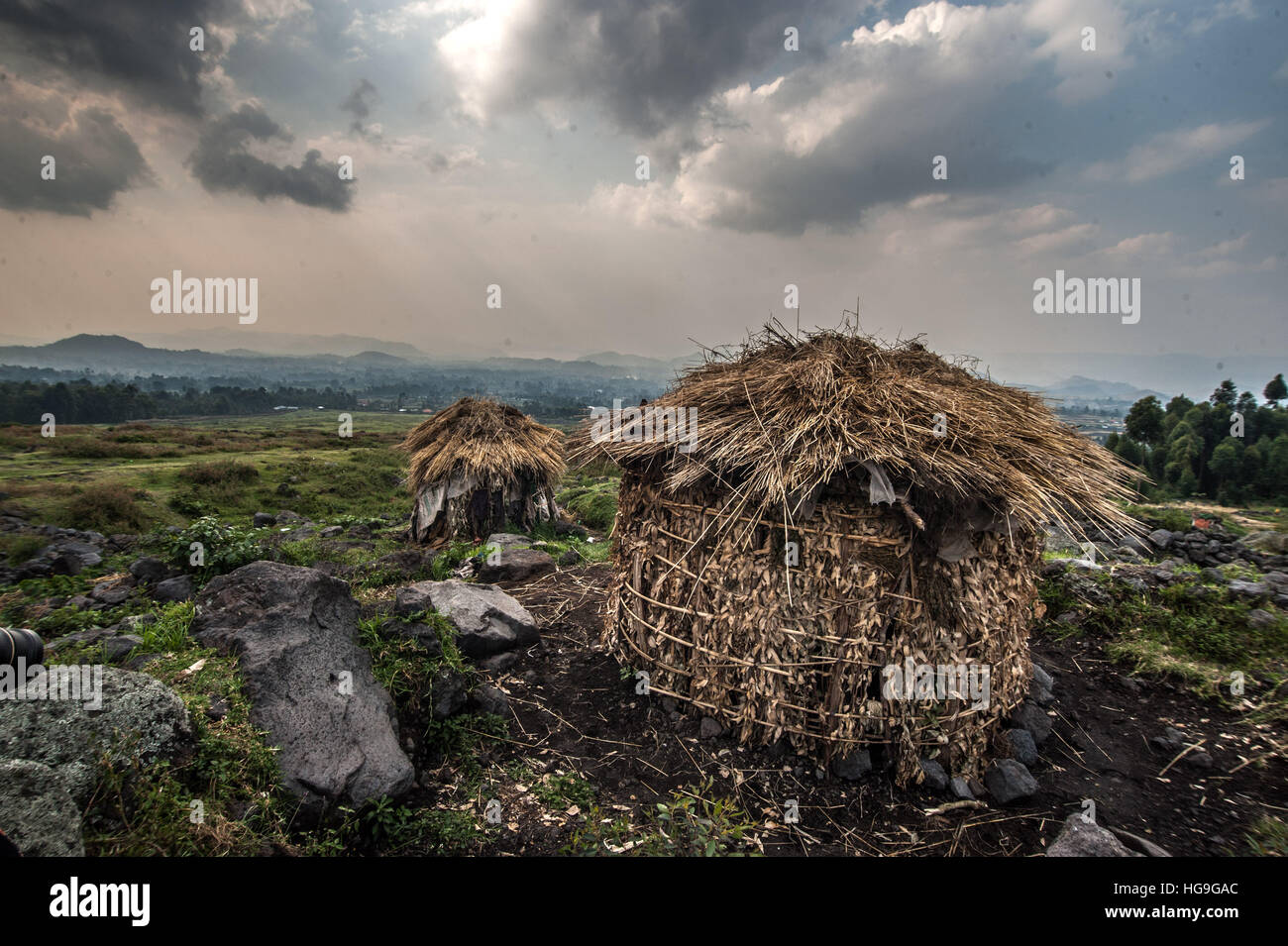 Batwa pygmy huts mount muhabura hi-res stock photography and images - Alamy