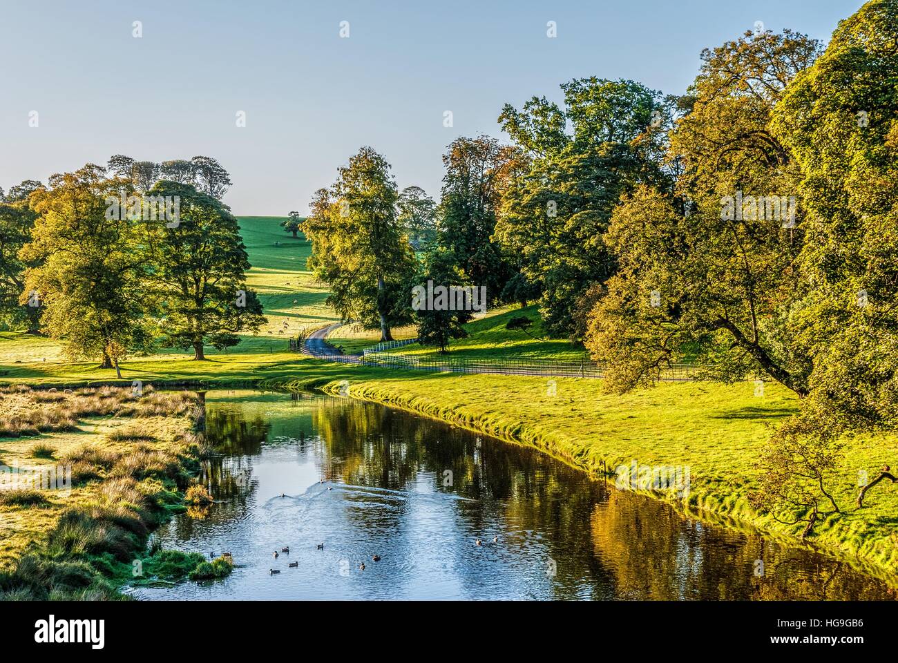 Park with river hi-res stock photography and images - Alamy