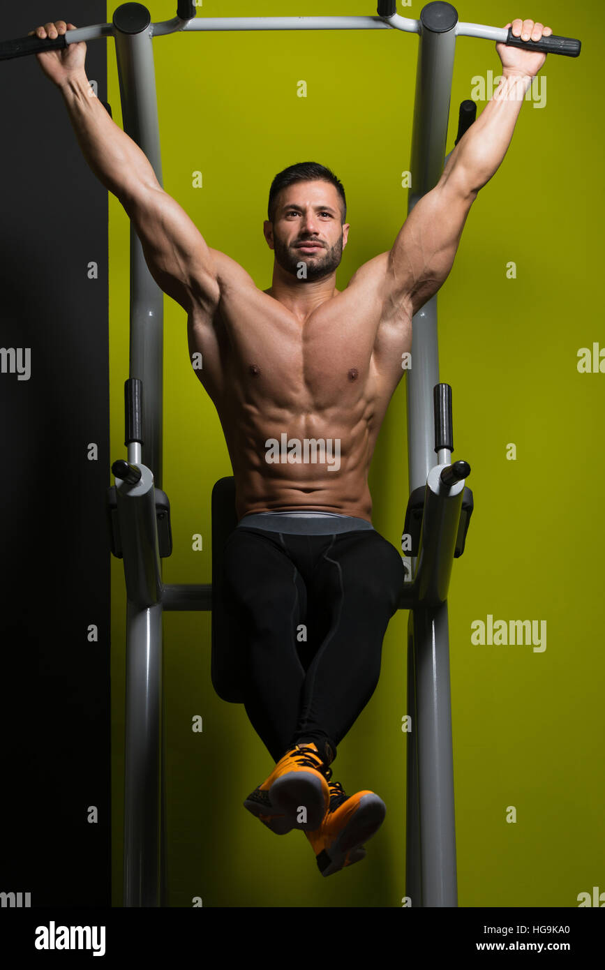 Hanging Leg Raise With Straps