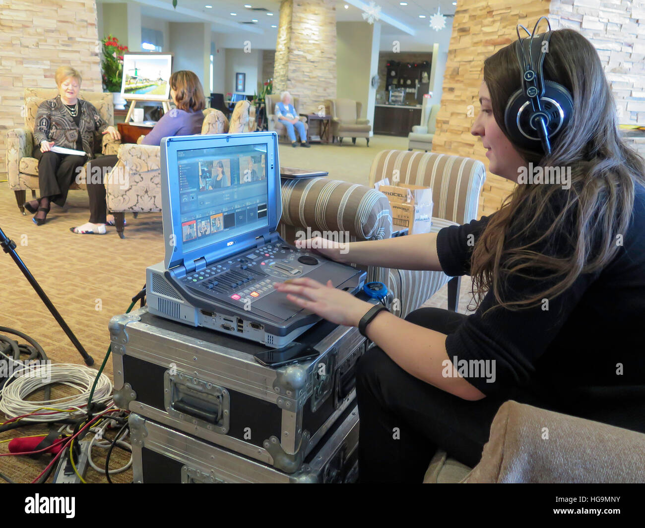 Broadcast cinemaphotographer hi-res stock photography and images - Alamy