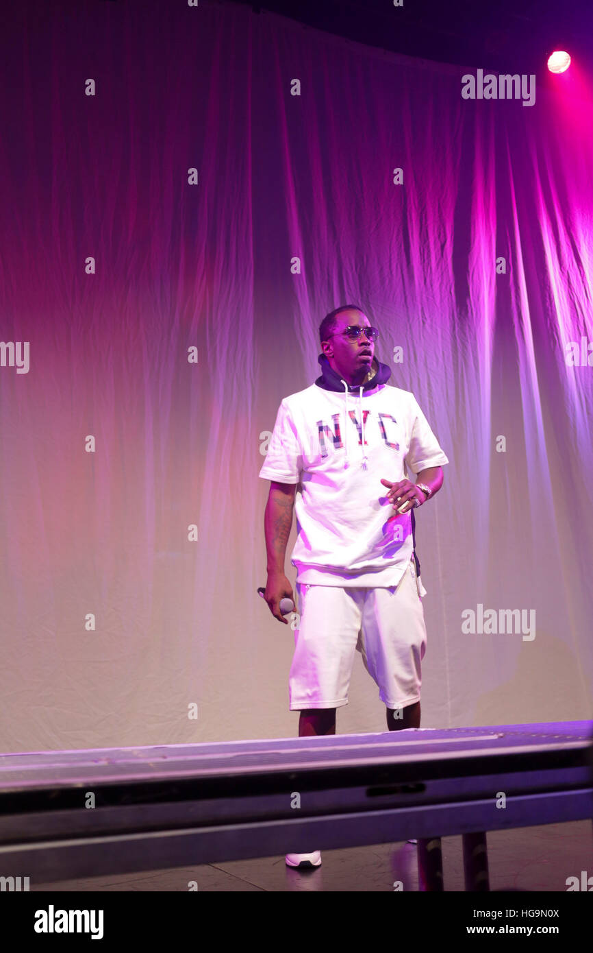 Diddy introduces Machine Gun Kelly before his performance at the Best ...