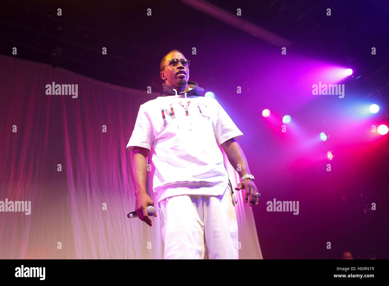 Diddy introduces Machine Gun Kelly before his performance at the Best ...