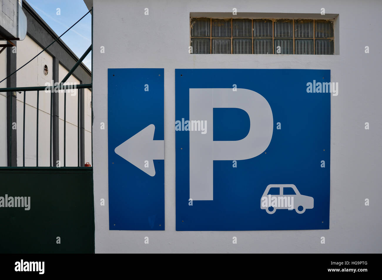 Car park one way sign hi-res stock photography and images - Alamy
