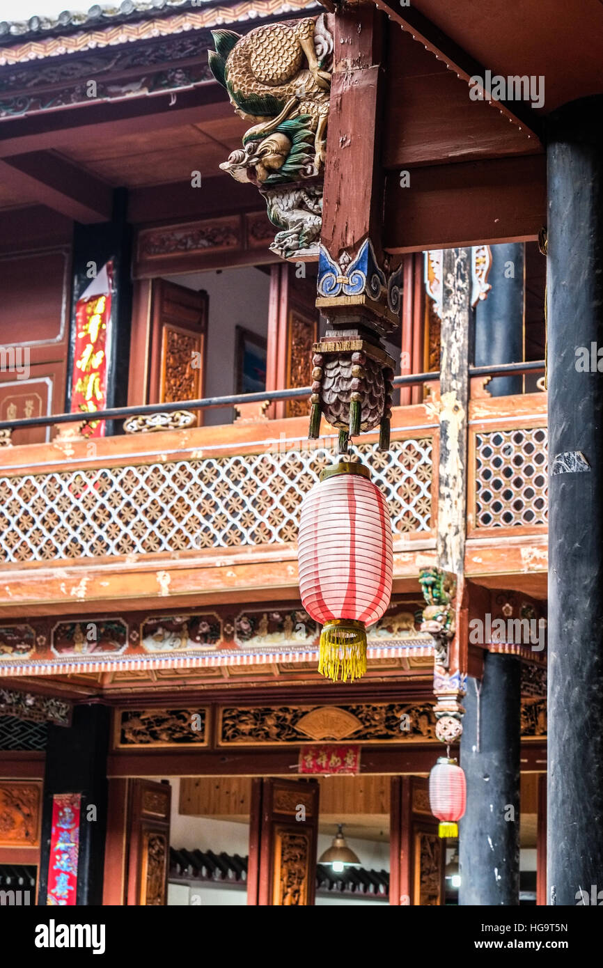 Traditional chinese courtyard house hi-res stock photography and images ...