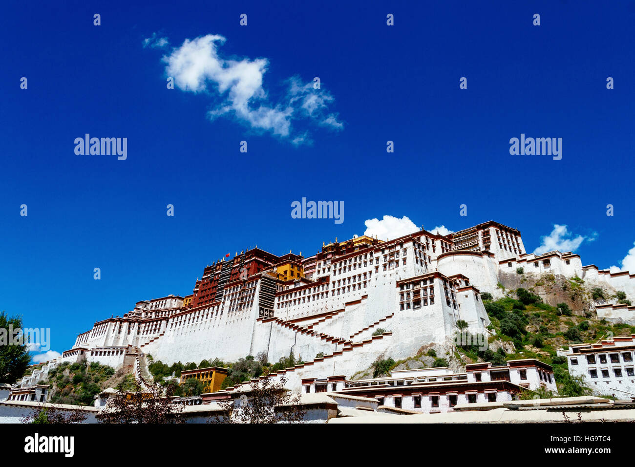 Detail of the potala palace in lhasa hi-res stock photography and ...