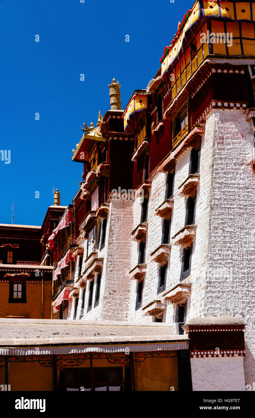 Detail of the potala palace in lhasa hi-res stock photography and ...