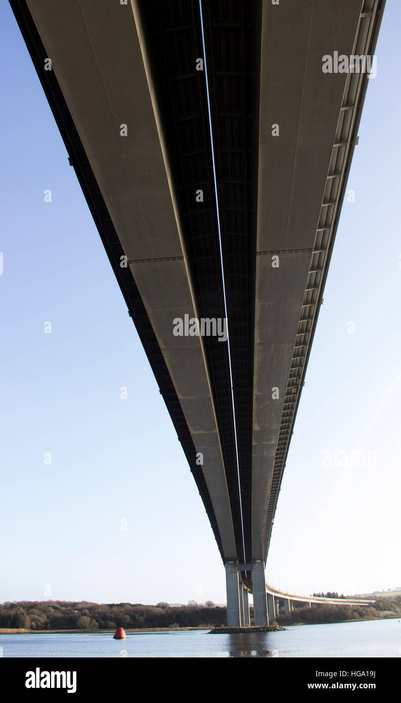 Derry bridge hi-res stock photography and images - Alamy