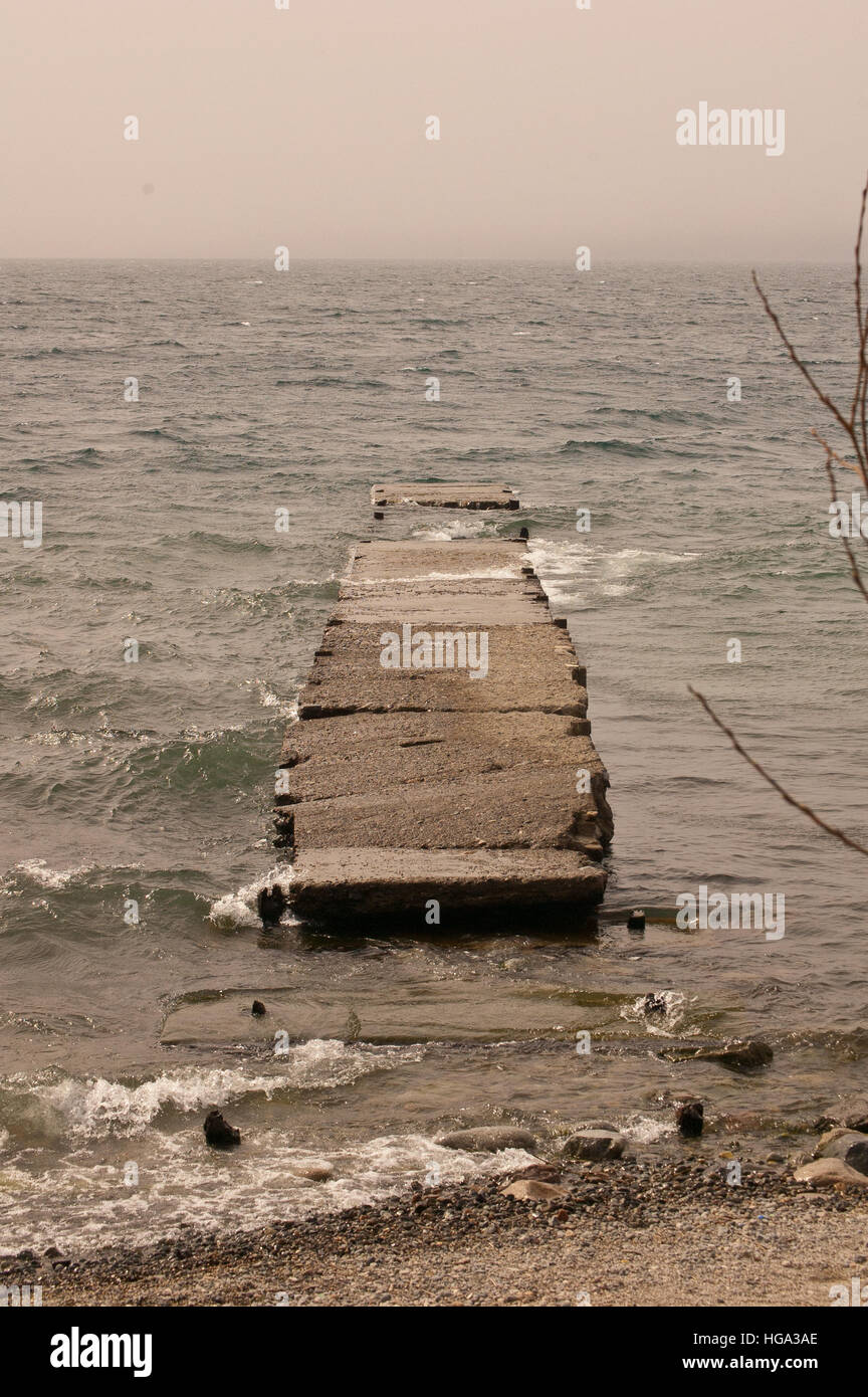 Broken waves hi-res stock photography and images - Alamy