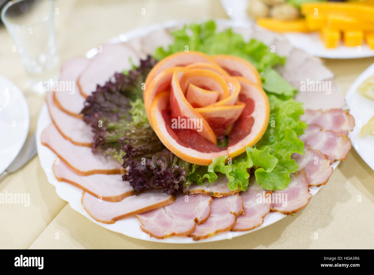 Spiral sliced ham hi-res stock photography and images - Alamy