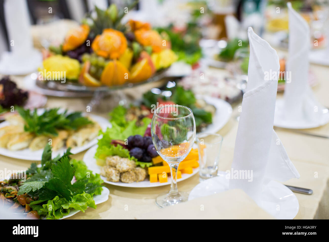 Decorated banquet wedding table setting on evening reception Stock Photo - Alamy