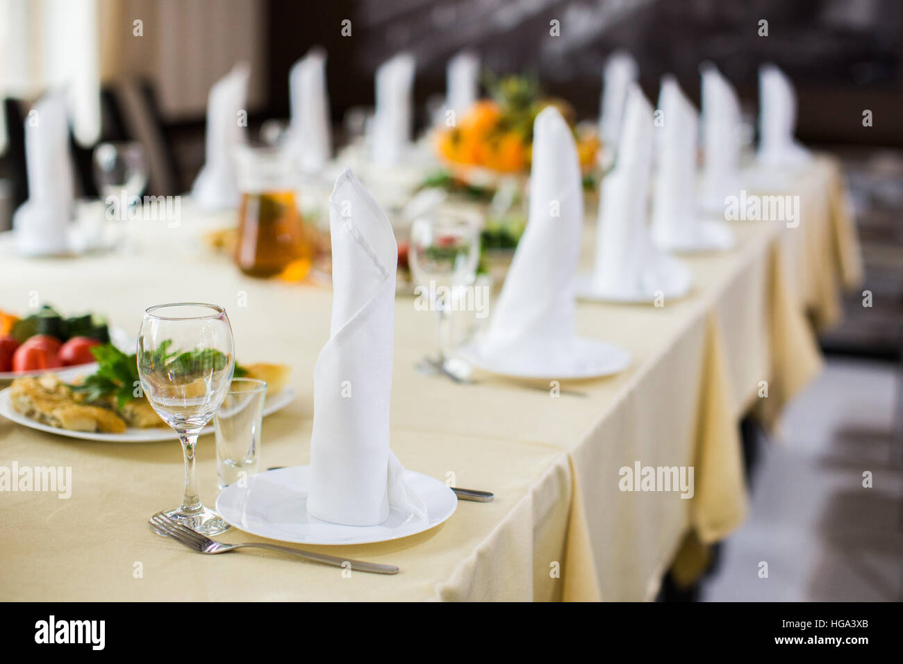 Decorated banquet wedding table setting on evening reception Stock ...