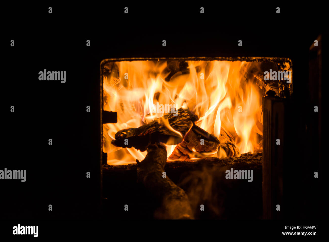 Interior log fire hi-res stock photography and images - Alamy
