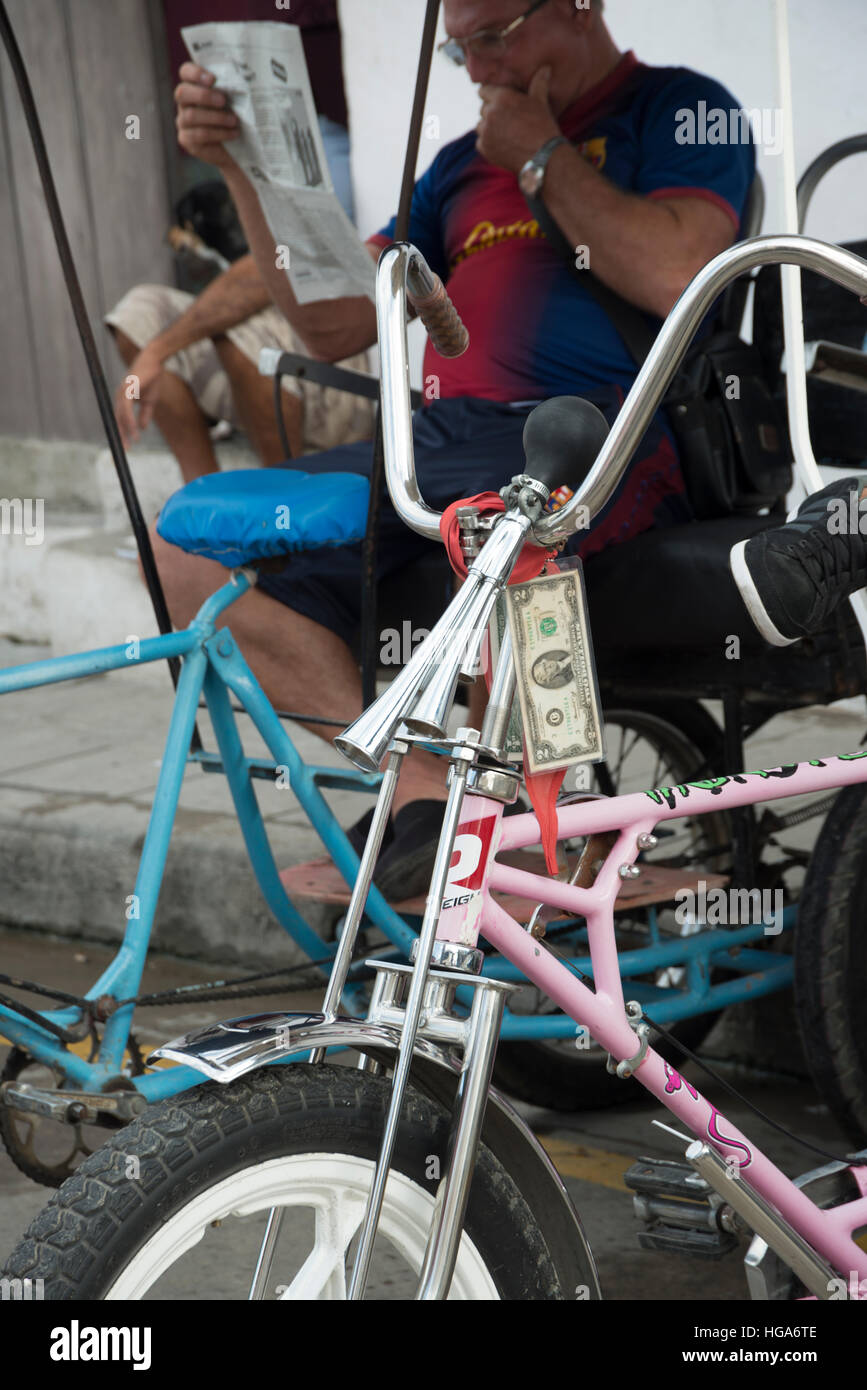 Cuban tricycle taxi Stock Photo - Alamy