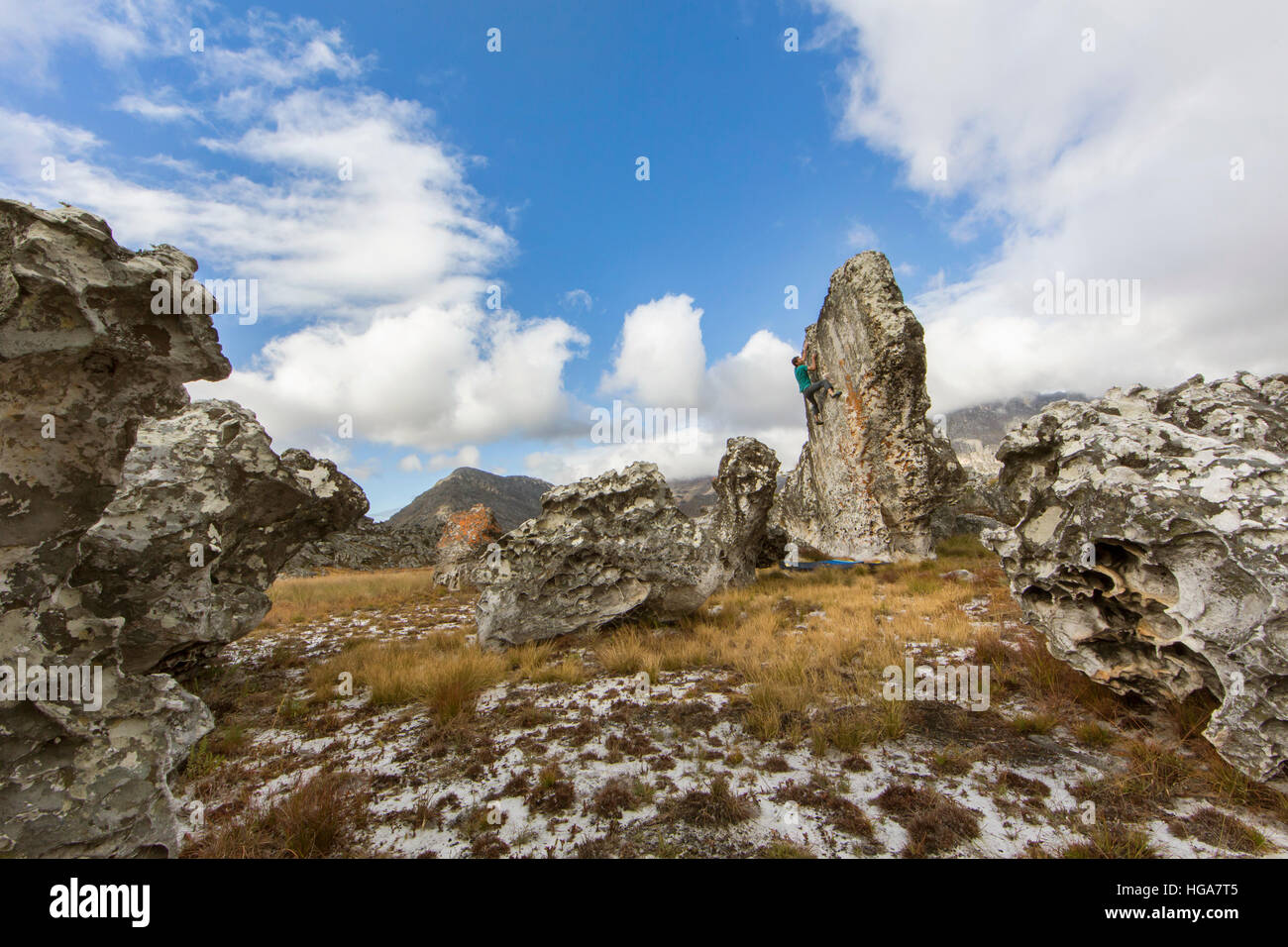 Strong male rock climber hi-res stock photography and images - Alamy