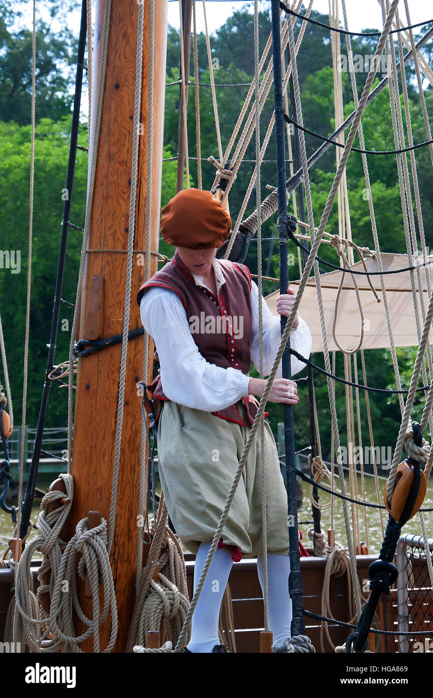 Colonial houses in jamestown hi-res stock photography and images - Alamy